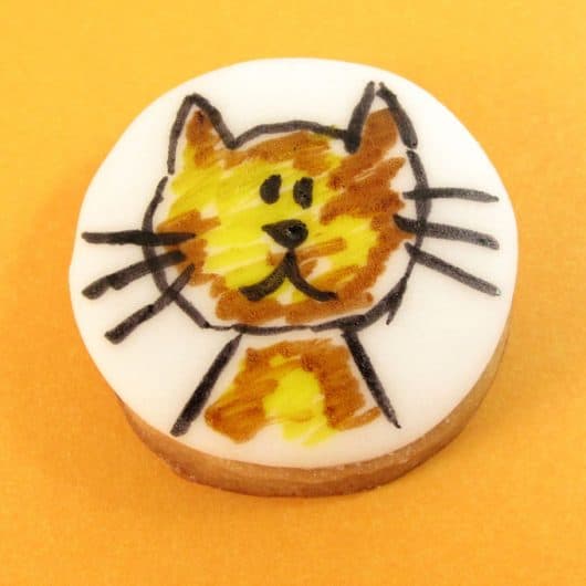 Family Portrait Cookies: Decorate cookies with food coloring pens