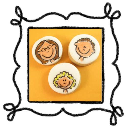 Family Portrait Cookies: Decorate cookies with food coloring pens