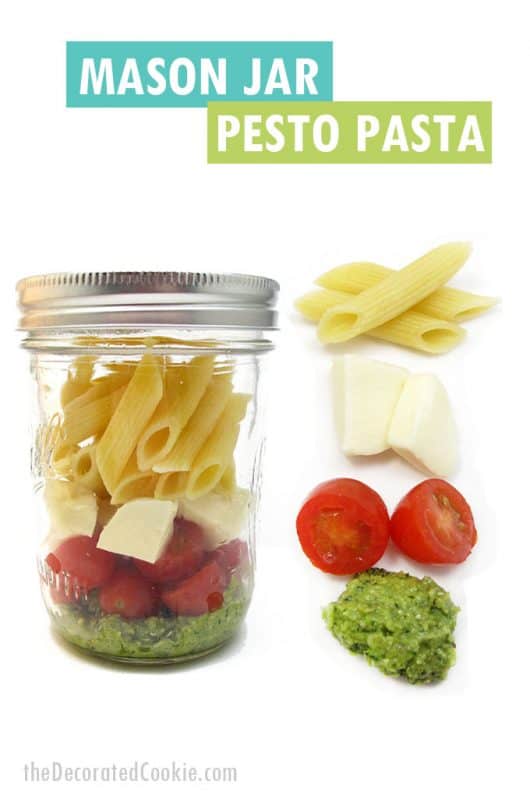 Mason jar meal: A complete meal in jars. Perfect meal prep or picnic idea!