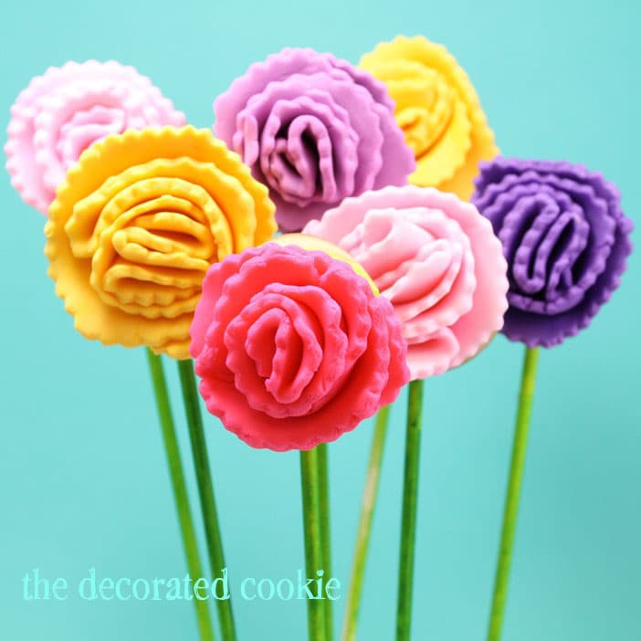 How to decorate carnation flower cookies on a stick for spring.