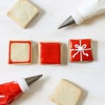 Step-by-step decorating instructions to make Christmas present cookies