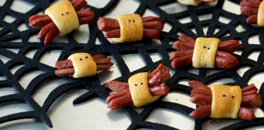 SPIDER FOOD IDEAS: roundup of 30 spider Halloween treats and crafts