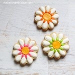How to decorate daisy cookies with royal icing for Spring.