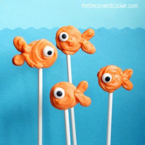 SEA ANIMAL CANDY POPS -- A fun food idea for summer.