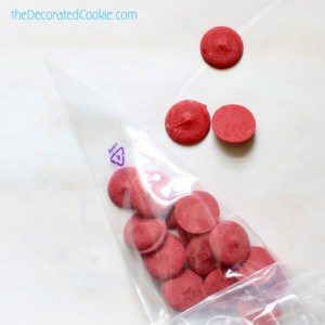 SEA ANIMAL CANDY POPS -- A fun food idea for summer.