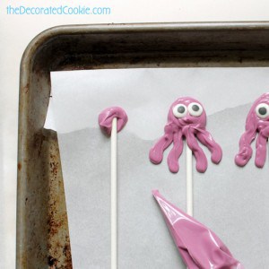 SEA ANIMAL CANDY POPS -- A fun food idea for summer.