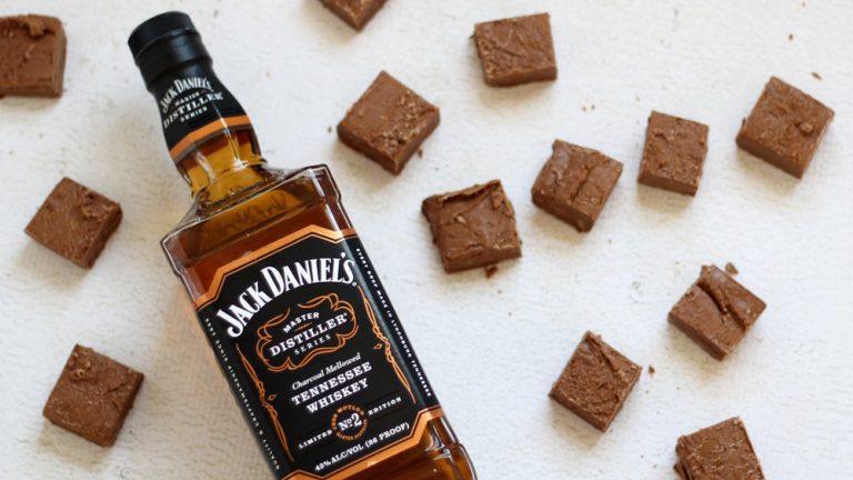 Jack Daniels fudge is a delicious, 3-ingredient boozy fudge.