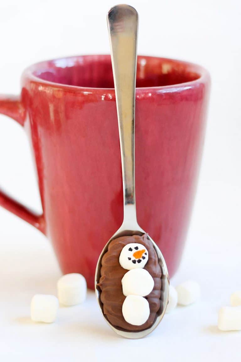 snowman hot chocolate spoons are an easy homemade holiday gift idea