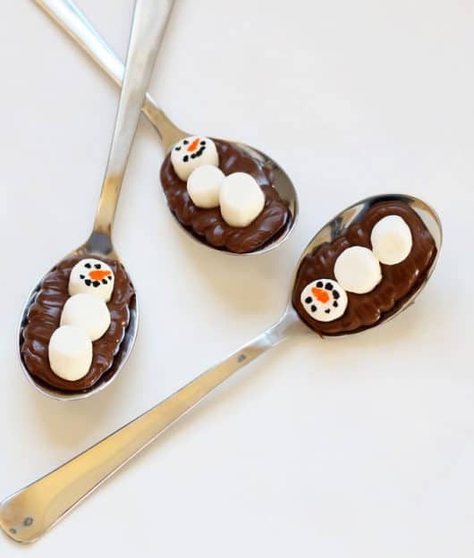 snowman hot chocolate spoons are an easy homemade holiday gift idea