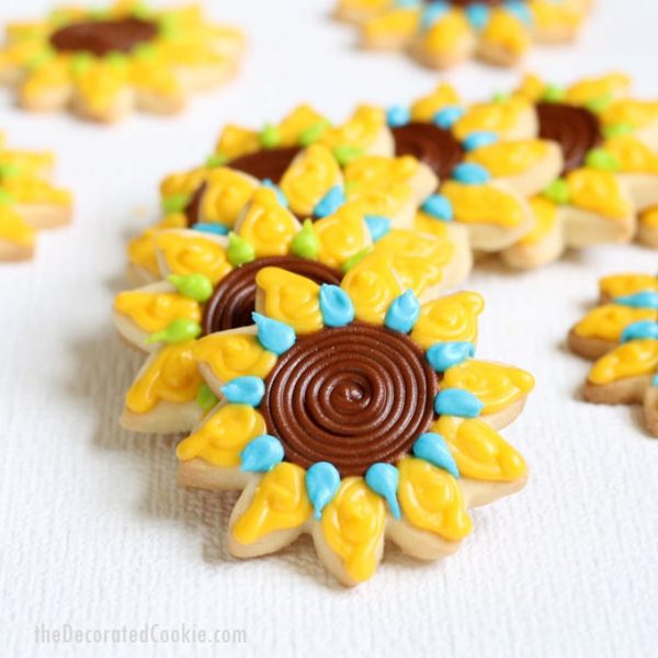 SUNFLOWER COOKIES; How to decorate cookies with video tutorial.