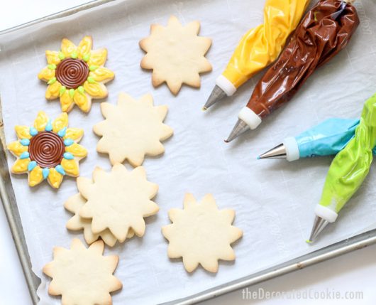 SUNFLOWER COOKIES; How to decorate cookies with video tutorial.