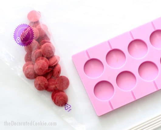 Mickey Mouse candy pops -- fun food idea for a Disney party