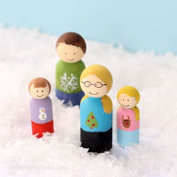 make your own peg doll family holiday cards -- unique Christmas cards