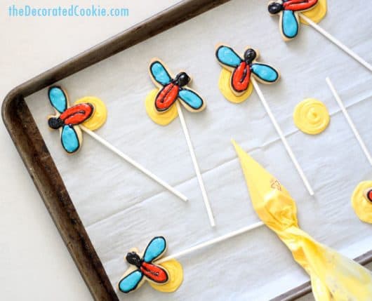 firefly cookies: Lightning bug cookies for a fun summer treat