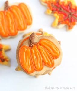 FALL COOKIES: How to decorate pumpkin and leaf cookies.