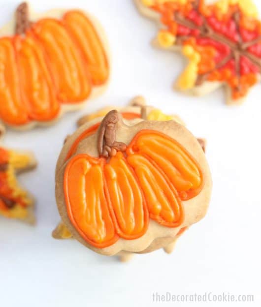 FALL COOKIES: How to decorate pumpkin and leaf cookies.