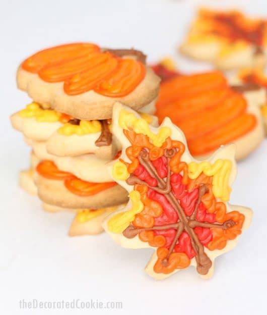FALL COOKIES: How to decorate pumpkin and leaf cookies.