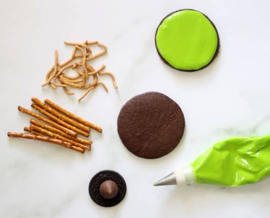 MELTED WITCH COOKIES: an easy Halloween treat idea