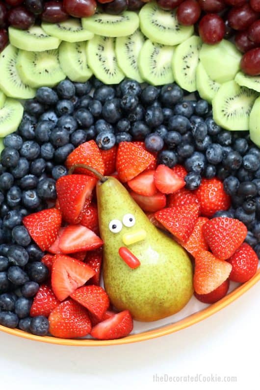 TURKEY FRUIT PLATTER -- fun food tray for Thanksgiving