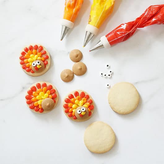 PIPED TURKEY COOKIES -- cute, simple cookies for Thanksgiving treats.